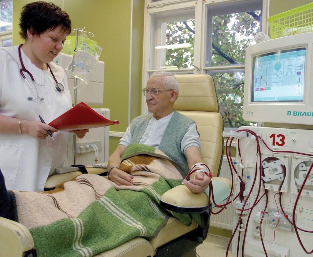 Substantial differences in treatment for kidney disease in older people