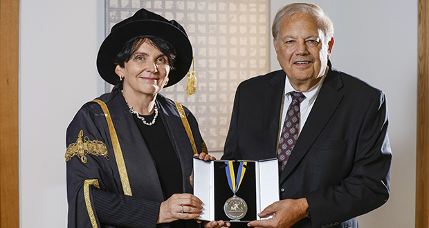 US oncologist Dr Dennis Slamon receives UCD medal